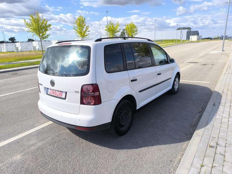 Balts Volkswagen Touran 2007 Marijampole, ar dzinēja tilpumu 1.90 L un nobraukumu 340 tūkst. km par 1499 €, foto 8 vietnē AUTOMOTO.COM.LV