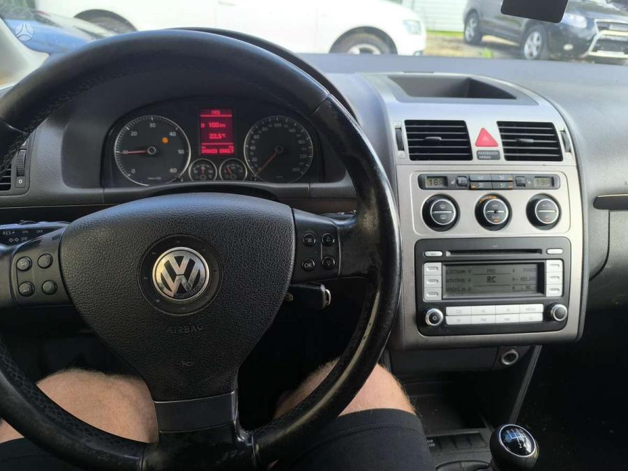 Balts Volkswagen Touran 2007 Marijampole, ar dzinēja tilpumu 1.90 L un nobraukumu 340 tūkst. km par 1499 €, foto 15 vietnē AUTOMOTO.COM.LV