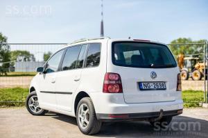 White Volkswagen Touran 2008 in Riga, with an engine capacity of 1.90 L and mileage of 354 thousand km for 1850 €, photo 6 on AUTOMOTO.COM.LV