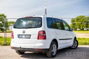 White Volkswagen Touran 2008 in Riga, with an engine capacity of 1.90 L and mileage of 354 thousand km for 1850 €, photo 7 on AUTOMOTO.COM.LV