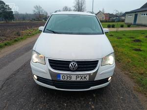White Volkswagen Touran 2008 in Vilnius, with an engine capacity of 2.00 L and mileage of 300 thousand km for 1700 €, photo 4 on AUTOMOTO.COM.LV