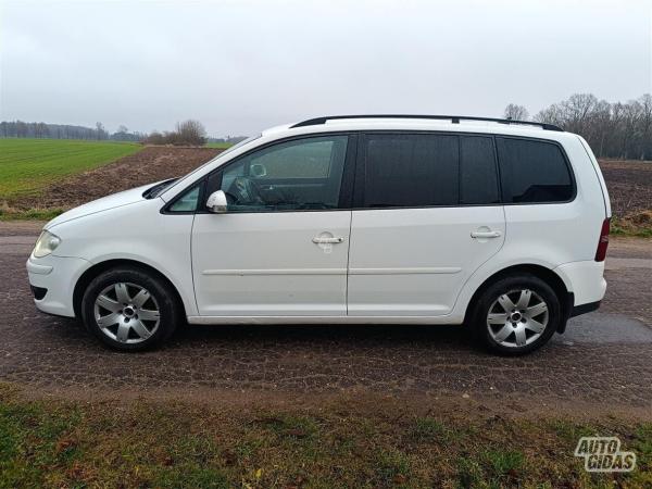 White Volkswagen Touran 2008 in Vilnius, with an engine capacity of 2.00 L and mileage of 300 thousand km for 1700 €, photo 8 on AUTOMOTO.COM.LV