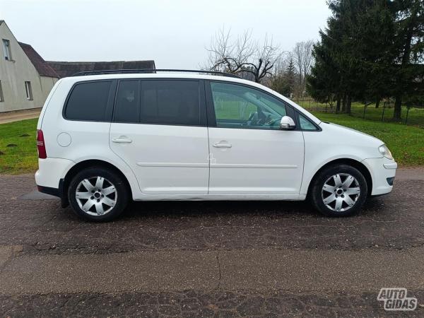 White Volkswagen Touran 2008 in Vilnius, with an engine capacity of 2.00 L and mileage of 300 thousand km for 1700 €, photo 2 on AUTOMOTO.COM.LV