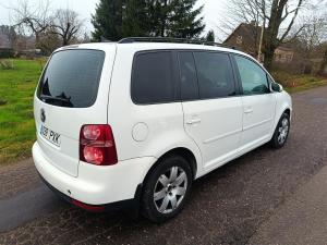 White Volkswagen Touran 2008 in Vilnius, with an engine capacity of 2.00 L and mileage of 300 thousand km for 1700 €, photo 3 on AUTOMOTO.COM.LV