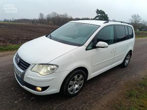 White Volkswagen Touran 2008 in Vilnius, with an engine capacity of 2.00 L and mileage of 300 thousand km for 1700 €, photo 12 on AUTOMOTO.COM.LV