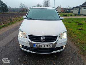 White Volkswagen Touran 2008 in Vilnius, with an engine capacity of 2.00 L and mileage of 300 thousand km for 1700 €, photo 13 on AUTOMOTO.COM.LV