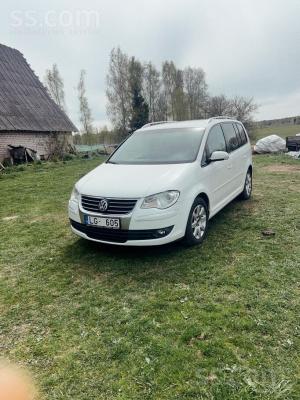 White Volkswagen Touran 2008 in Kuldiga, with an engine capacity of 2.00 L and mileage of 365 thousand km for 3200 €, photo  on AUTOMOTO.COM.LV