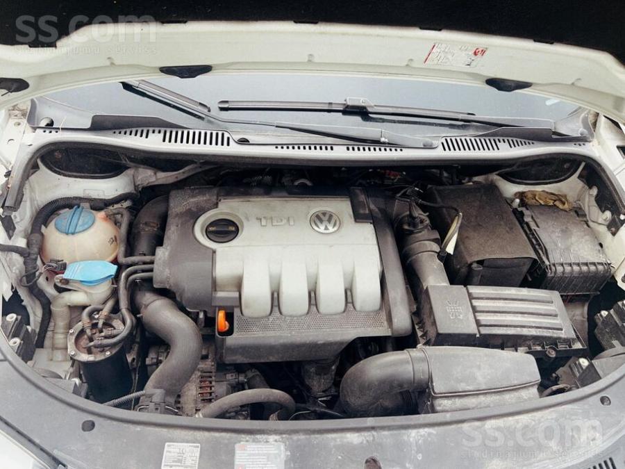 White Volkswagen Touran 2008 in Kuldiga, with an engine capacity of 2.00 L and mileage of 365 thousand km for 3200 €, photo 16 on AUTOMOTO.COM.LV