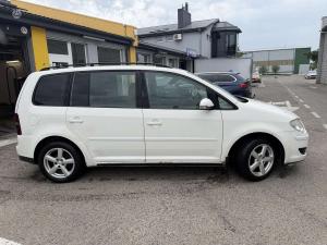 Balts Volkswagen Touran 2008 Šauļi, ar dzinēja tilpumu 1.90 L un nobraukumu 267 tūkst. km par 1450 €, foto 4 vietnē AUTOMOTO.COM.LV