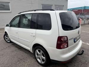 Balts Volkswagen Touran 2008 Šauļi, ar dzinēja tilpumu 1.90 L un nobraukumu 267 tūkst. km par 1450 €, foto 7 vietnē AUTOMOTO.COM.LV
