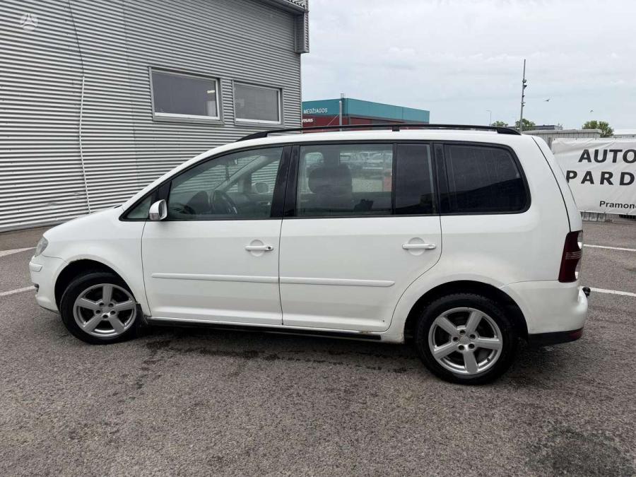 Balts Volkswagen Touran 2008 Šauļi, ar dzinēja tilpumu 1.90 L un nobraukumu 267 tūkst. km par 1450 €, foto 8 vietnē AUTOMOTO.COM.LV