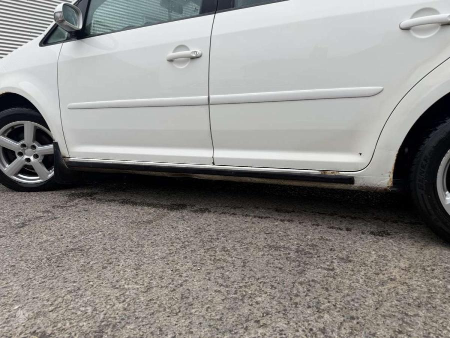 Balts Volkswagen Touran 2008 Šauļi, ar dzinēja tilpumu 1.90 L un nobraukumu 267 tūkst. km par 1450 €, foto 9 vietnē AUTOMOTO.COM.LV