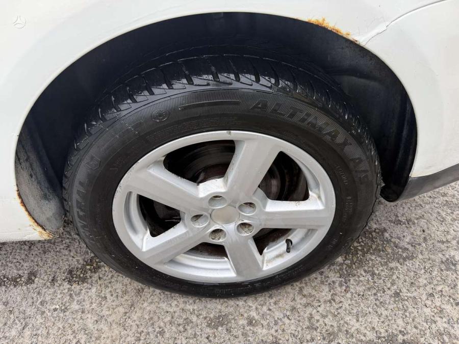 Balts Volkswagen Touran 2008 Šauļi, ar dzinēja tilpumu 1.90 L un nobraukumu 267 tūkst. km par 1450 €, foto 10 vietnē AUTOMOTO.COM.LV