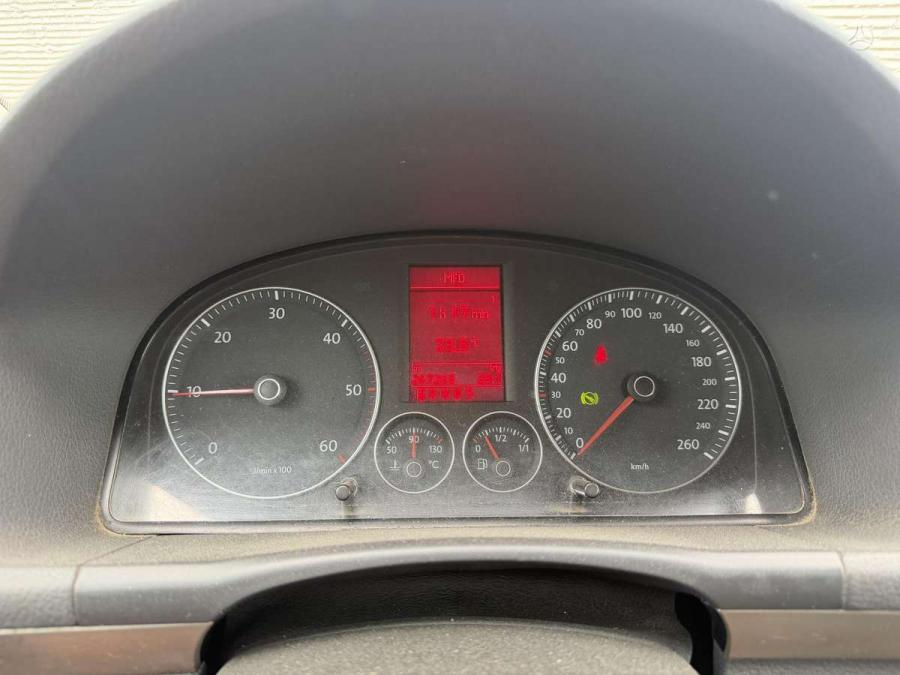 Balts Volkswagen Touran 2008 Šauļi, ar dzinēja tilpumu 1.90 L un nobraukumu 267 tūkst. km par 1450 €, foto 14 vietnē AUTOMOTO.COM.LV