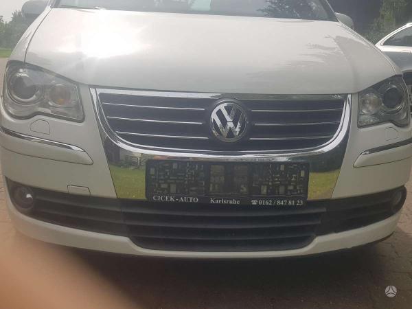 Balts Volkswagen Touran 2008 Utena, ar dzinēja tilpumu 1.97 L un nobraukumu 285 tūkst. km par 2500 €, foto 1 vietnē AUTOMOTO.COM.LV