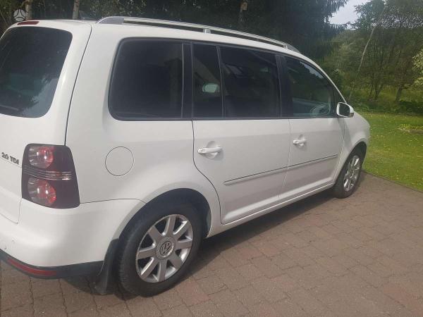 Balts Volkswagen Touran 2008 Utena, ar dzinēja tilpumu 1.97 L un nobraukumu 285 tūkst. km par 2500 €, foto 7 vietnē AUTOMOTO.COM.LV