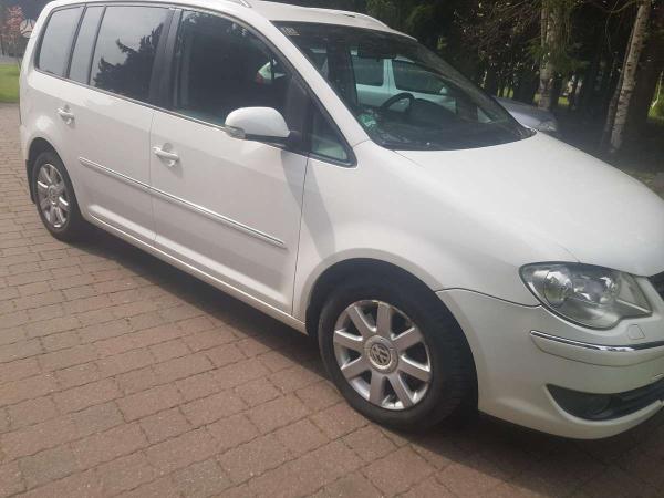 Balts Volkswagen Touran 2008 Utena, ar dzinēja tilpumu 1.97 L un nobraukumu 285 tūkst. km par 2500 €, foto 8 vietnē AUTOMOTO.COM.LV