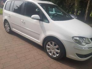 White Volkswagen Touran 2008 in Utena, with an engine capacity of 1.97 L and mileage of 285 thousand km for 2500 €, photo 8 on AUTOMOTO.COM.LV