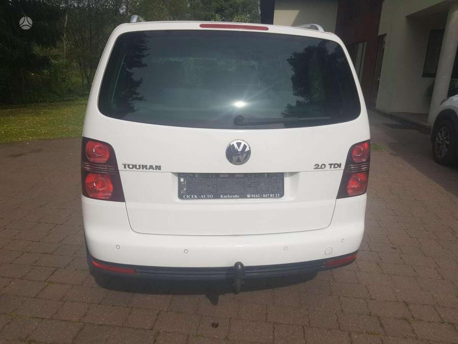 White Volkswagen Touran 2008 in Utena, with an engine capacity of 1.97 L and mileage of 285 thousand km for 2500 €, photo 9 on AUTOMOTO.COM.LV