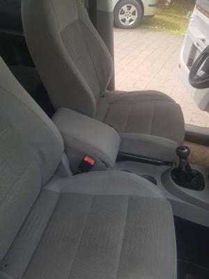 White Volkswagen Touran 2008 in Utena, with an engine capacity of 1.97 L and mileage of 285 thousand km for 2500 €, photo 11 on AUTOMOTO.COM.LV
