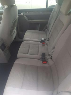 White Volkswagen Touran 2008 in Utena, with an engine capacity of 1.97 L and mileage of 285 thousand km for 2500 €, photo 13 on AUTOMOTO.COM.LV