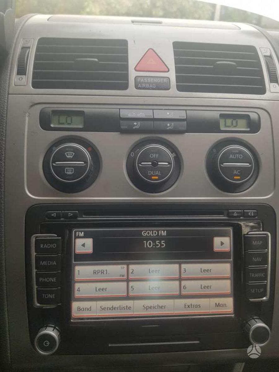 White Volkswagen Touran 2008 in Utena, with an engine capacity of 1.97 L and mileage of 285 thousand km for 2500 €, photo 17 on AUTOMOTO.COM.LV