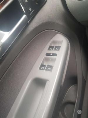 White Volkswagen Touran 2008 in Utena, with an engine capacity of 1.97 L and mileage of 285 thousand km for 2500 €, photo 20 on AUTOMOTO.COM.LV