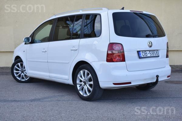 White Volkswagen Touran 2009 in Talsi, with an engine capacity of 1.40 L and mileage of 185 thousand km for 5700 €, photo 2 on AUTOMOTO.COM.LV