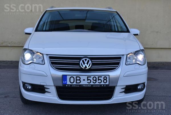 White Volkswagen Touran 2009 in Talsi, with an engine capacity of 1.40 L and mileage of 185 thousand km for 5700 €, photo 3 on AUTOMOTO.COM.LV