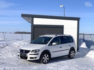 White Volkswagen Touran 2009 in Kaunas, with an engine capacity of 2.00 L and mileage of 268 thousand km for 4999 €, photo 3 on AUTOMOTO.COM.LV