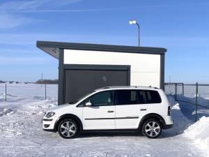 White Volkswagen Touran 2009 in Kaunas, with an engine capacity of 2.00 L and mileage of 268 thousand km for 4999 €, photo 9 on AUTOMOTO.COM.LV