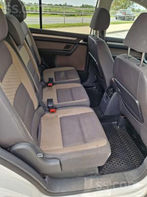 Balts Volkswagen Touran 2009 Bauska, ar dzinēja tilpumu 1.40 L un nobraukumu 192 tūkst. km par 3600 €, foto 14 vietnē AUTOMOTO.COM.LV