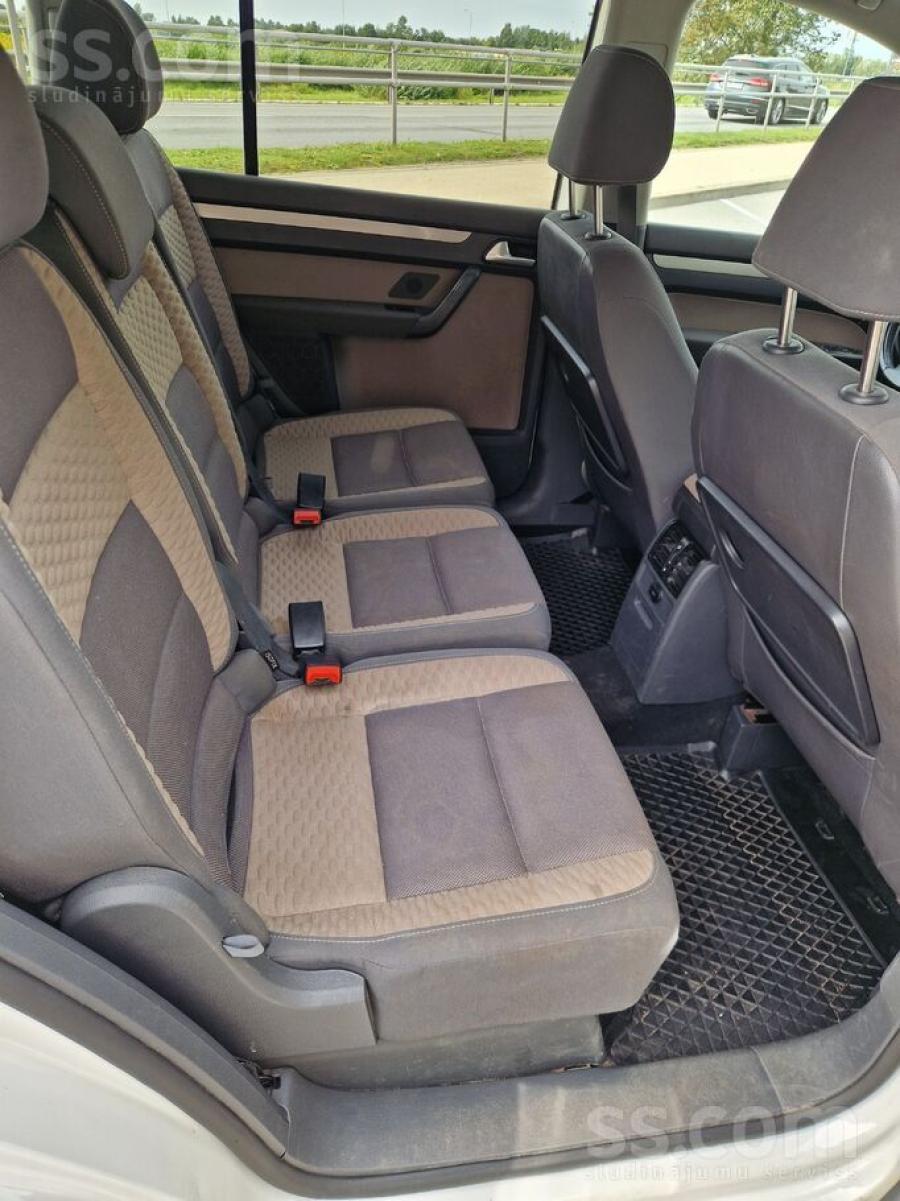 Balts Volkswagen Touran 2009 Bauska, ar dzinēja tilpumu 1.40 L un nobraukumu 192 tūkst. km par 3600 €, foto 14 vietnē AUTOMOTO.COM.LV