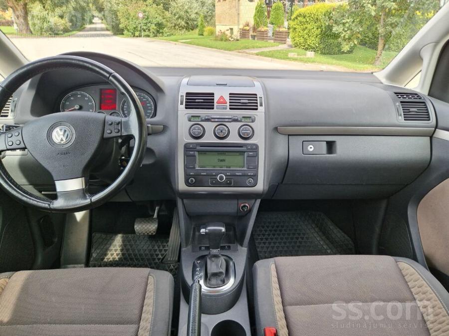 Balts Volkswagen Touran 2009 Bauska, ar dzinēja tilpumu 1.40 L un nobraukumu 192 tūkst. km par 3600 €, foto 19 vietnē AUTOMOTO.COM.LV