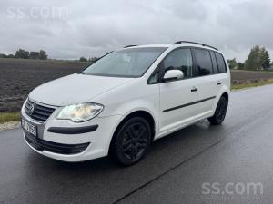 White Volkswagen Touran 2009 in Bauska, with an engine capacity of 1.90 L and mileage of 0 thousand km for 2100 €, photo  on AUTOMOTO.COM.LV