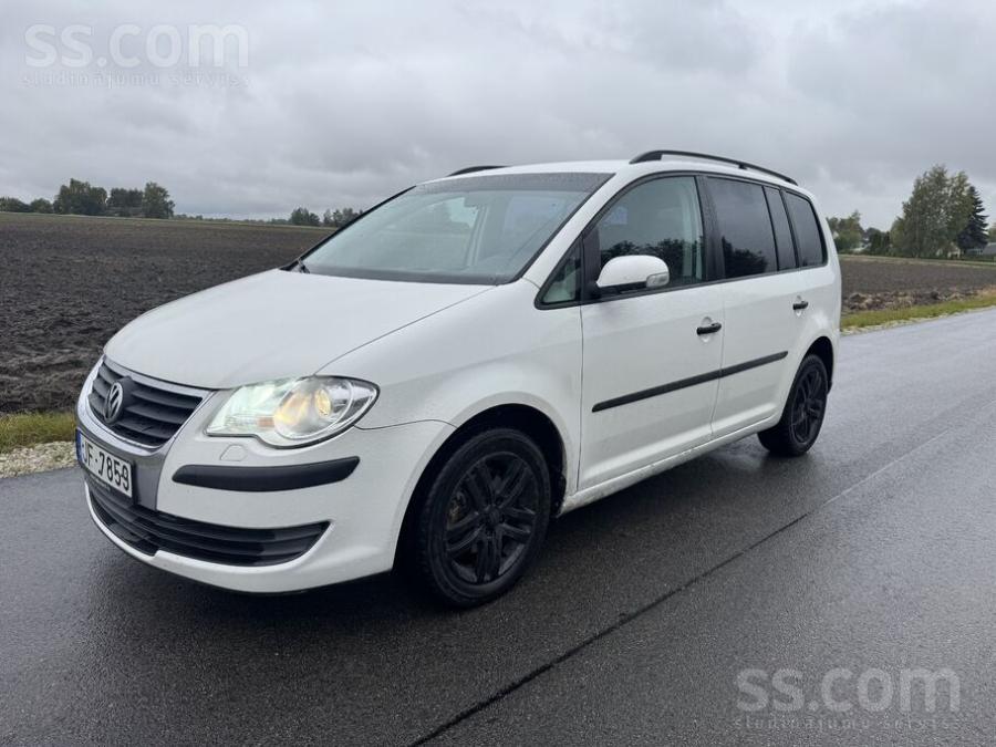 White Volkswagen Touran 2009 in Bauska, with an engine capacity of 1.90 L and mileage of 0 thousand km for 1900 €, photo 1 on AUTOMOTO.COM.LV