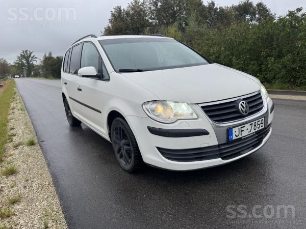 Balts Volkswagen Touran 2009 Bauska, ar dzinēja tilpumu 1.90 L un nobraukumu 0 tūkst. km par 1900 €, foto 4 vietnē AUTOMOTO.COM.LV
