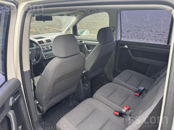 Balts Volkswagen Touran 2009 Bauska, ar dzinēja tilpumu 1.90 L un nobraukumu 0 tūkst. km par 1900 €, foto 7 vietnē AUTOMOTO.COM.LV