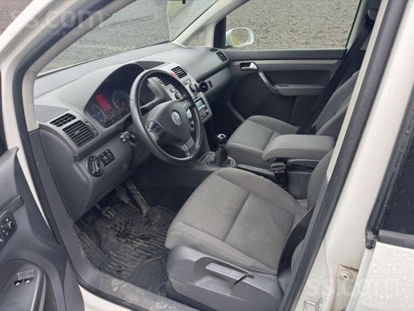 Balts Volkswagen Touran 2009 Bauska, ar dzinēja tilpumu 1.90 L un nobraukumu 0 tūkst. km par 1900 €, foto 8 vietnē AUTOMOTO.COM.LV