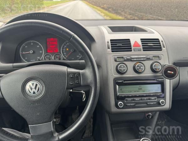 Balts Volkswagen Touran 2009 Bauska, ar dzinēja tilpumu 1.90 L un nobraukumu 0 tūkst. km par 1900 €, foto 9 vietnē AUTOMOTO.COM.LV