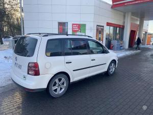 White Volkswagen Touran 2010 in Klaipeda, with an engine capacity of 1.90 L and mileage of 505 thousand km for 2999 €, photo  on AUTOMOTO.COM.LV