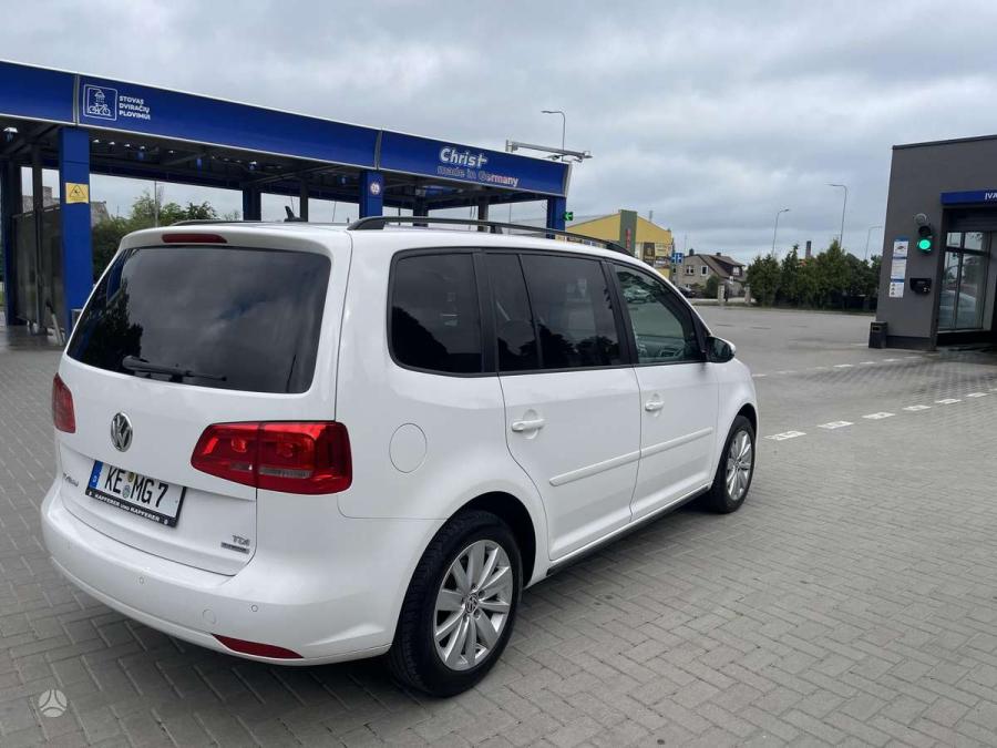 Balts Volkswagen Touran 2010 Tauragė, ar dzinēja tilpumu 1.60 L un nobraukumu 183 tūkst. km par 4200 €, foto 5 vietnē AUTOMOTO.COM.LV