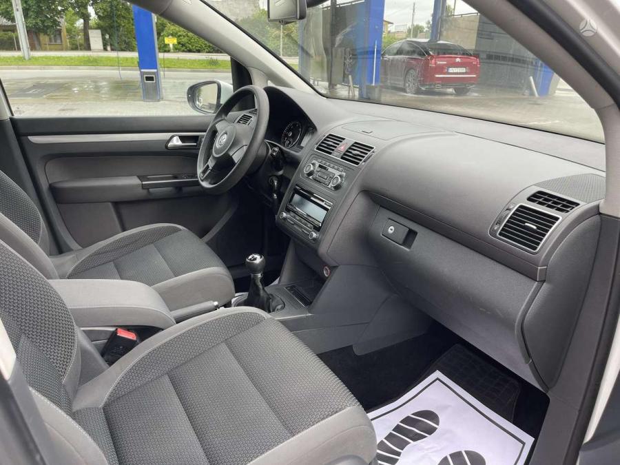 Balts Volkswagen Touran 2010 Tauragė, ar dzinēja tilpumu 1.60 L un nobraukumu 183 tūkst. km par 4200 €, foto 10 vietnē AUTOMOTO.COM.LV