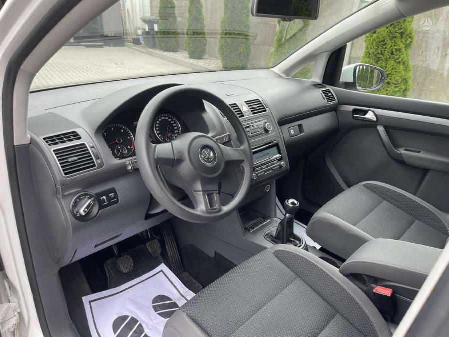 Balts Volkswagen Touran 2010 Tauragė, ar dzinēja tilpumu 1.60 L un nobraukumu 183 tūkst. km par 4200 €, foto 11 vietnē AUTOMOTO.COM.LV