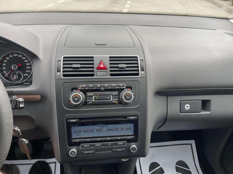 Balts Volkswagen Touran 2010 Tauragė, ar dzinēja tilpumu 1.60 L un nobraukumu 183 tūkst. km par 4200 €, foto 12 vietnē AUTOMOTO.COM.LV