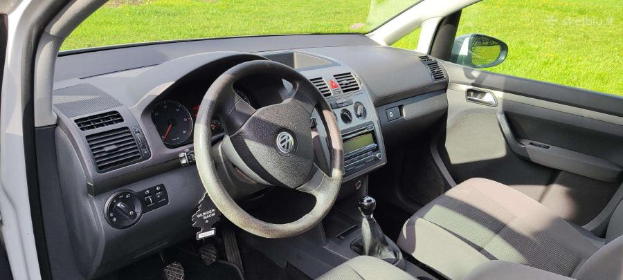 Balts Volkswagen Touran 2010 Šilalė, ar dzinēja tilpumu 1.90 L un nobraukumu 360 tūkst. km par 2900 €, foto 3 vietnē AUTOMOTO.COM.LV