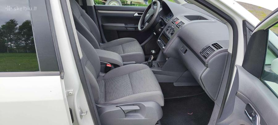 Balts Volkswagen Touran 2010 Šilalė, ar dzinēja tilpumu 1.90 L un nobraukumu 360 tūkst. km par 2900 €, foto 9 vietnē AUTOMOTO.COM.LV