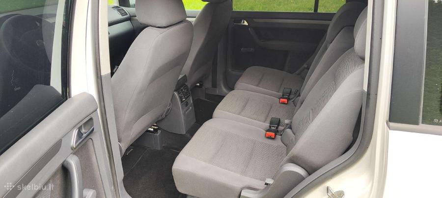 Balts Volkswagen Touran 2010 Šilalė, ar dzinēja tilpumu 1.90 L un nobraukumu 360 tūkst. km par 2900 €, foto 11 vietnē AUTOMOTO.COM.LV