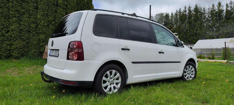 Balts Volkswagen Touran 2010 Šilalė, ar dzinēja tilpumu 1.90 L un nobraukumu 360 tūkst. km par 2900 €, foto 15 vietnē AUTOMOTO.COM.LV