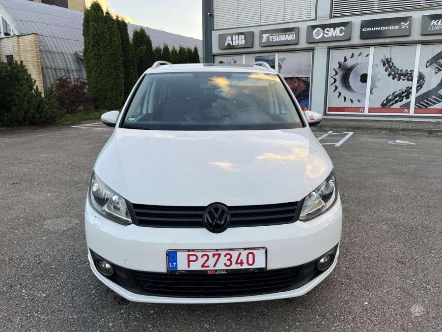 Balts Volkswagen Touran 2010 Alīta, ar dzinēja tilpumu 1.39 L un nobraukumu 216 tūkst. km par 3990 €, foto 3 vietnē AUTOMOTO.COM.LV